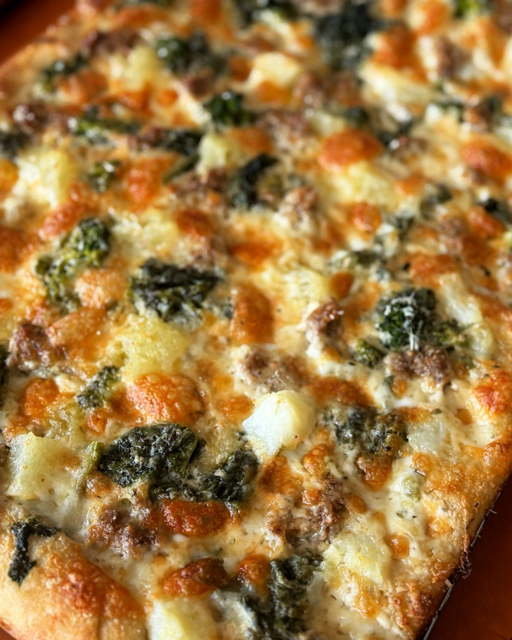 Pizza bianca aux saucisses italiennes et rapini - Stefano Faita
